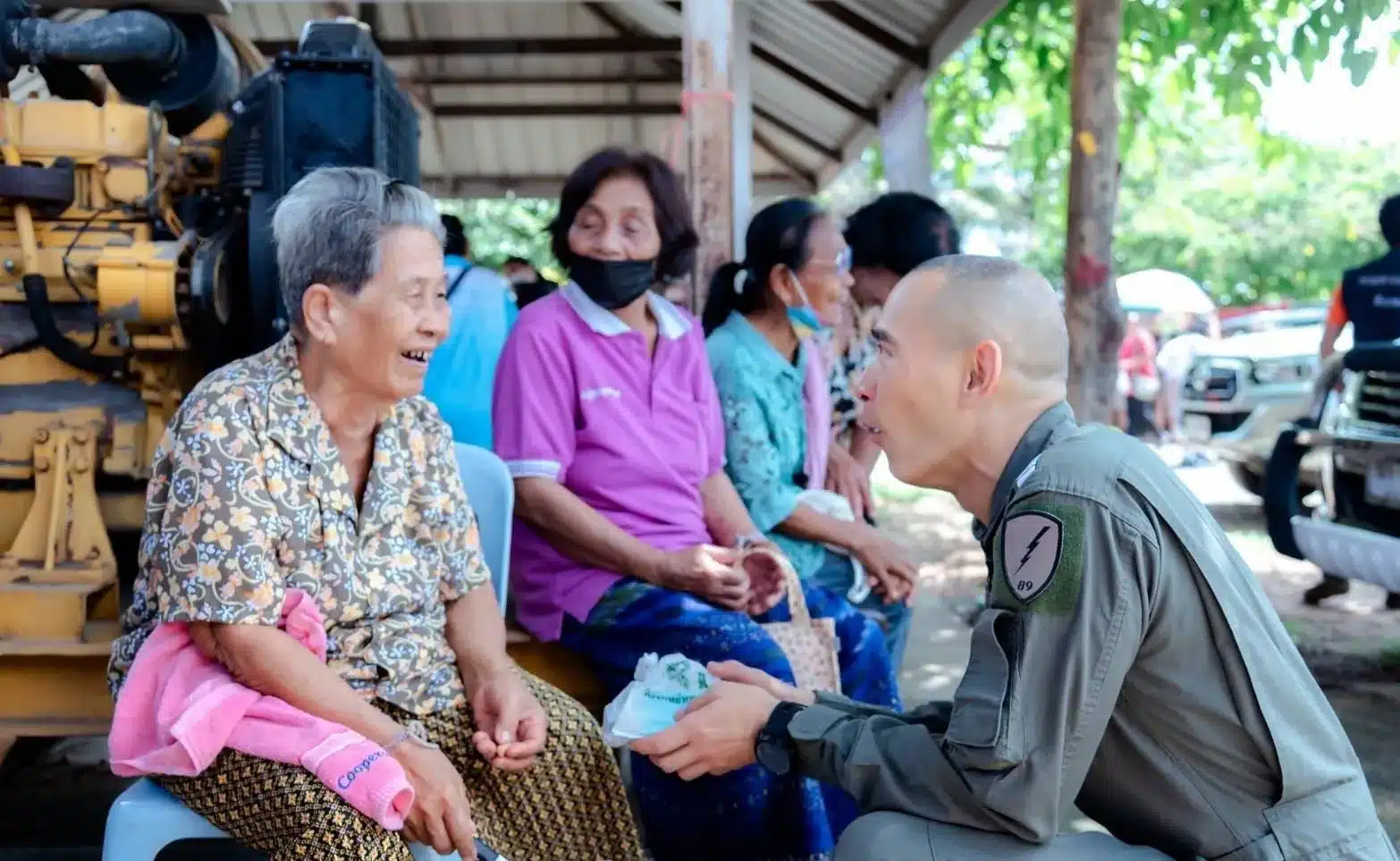 หน่วยมิตรประชากองบิน ๑ ออกช่วยเหลือประชาชน - joe.mi.th